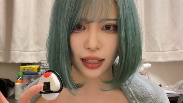 意味もなくセクシーな格好で"おにぎりグミ"(ガチ)食べます - 2023/3/21(火) 0:58開始 - ニコニコ生放送